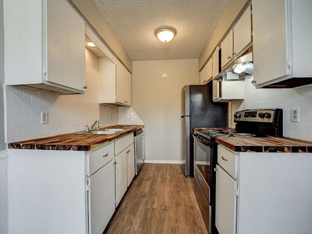 The Cottonwood: 1 & 2 Bedroom Apartments 1 Bedroom Apartment for Rent at 2022 Phoenix Ave, Fort Smith, AR 72901 South Fort Smith