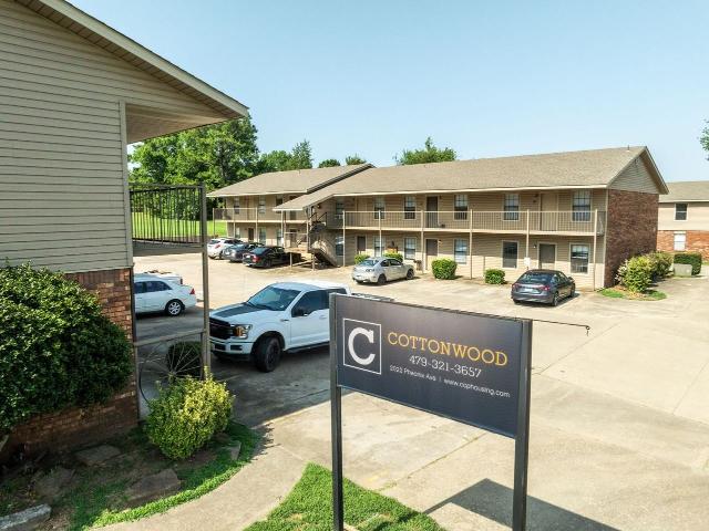 The Cottonwood: 1 & 2 Bedroom Apartments 2 Bedroom Apartment for Rent at 2022 Phoenix Ave, Fort Smith, AR 72901 South Fort Smith