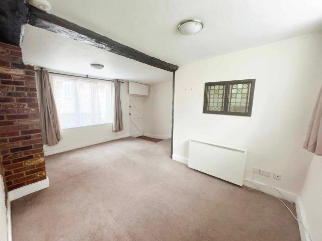 The Cottage Rear Of 139 High Street, Marlborough 1 bedroomProperty for lettings Mcfarlane