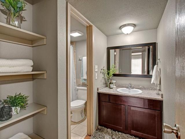 The Cottages at Hefner Road 2 Bedroom Apartment for Rent at 1209 W Hefner Rd, Oklahoma City, OK 73114