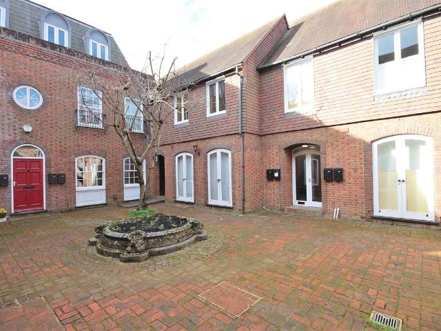 The Courtyard, Abingdon OX14, 2 bed flat to rent, £1,400 pcm | PrimeLocation