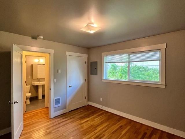 The Courtyard by Star Metro 1 Bedroom Apartment for Rent at 2700 Se Stark St, Portland, OR 97214 Buckman
