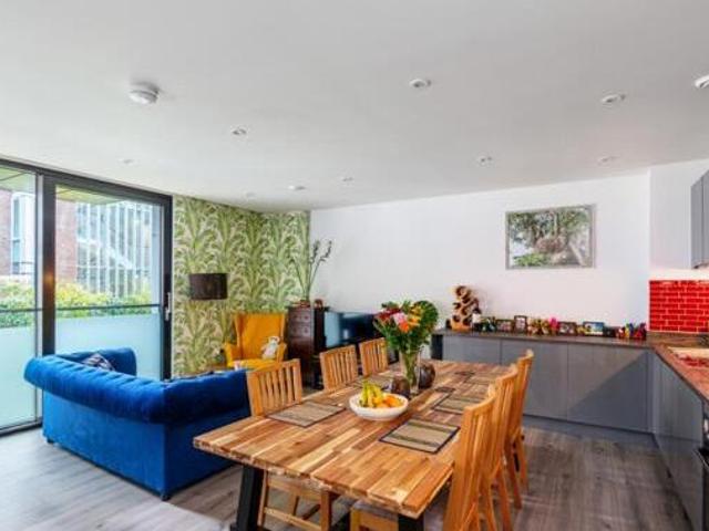 The Courtyard, Circus Street, 2 Bedroom Apartment