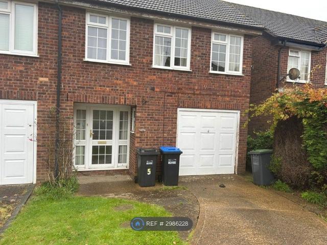 The Courtyard, East Grinstead RH19, 3 bed semi detached house to rent, £2,250 pcm | PrimeLocation