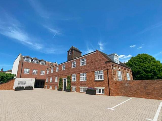 The Courtyard, Farnham, 1 Bedroom Flat