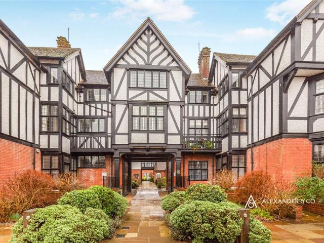 The Courtyard, Rothschild Place. 2 bed flat to rent £1,550 pcm £358 pw