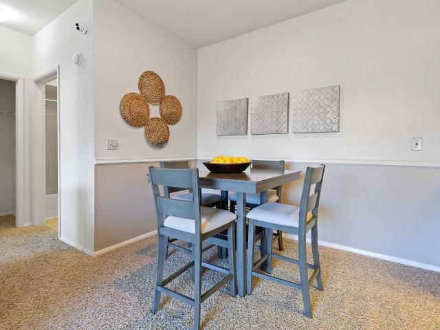 The Courtyards 2 Bedroom Apartment for Rent at 6748 E 91st St, Tulsa, OK 74133