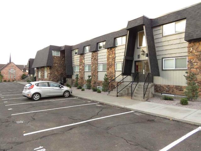 The Courtcrest Apartments 2 Bedroom Apartment for Rent at 900 Court St, The Dalles, OR 97058