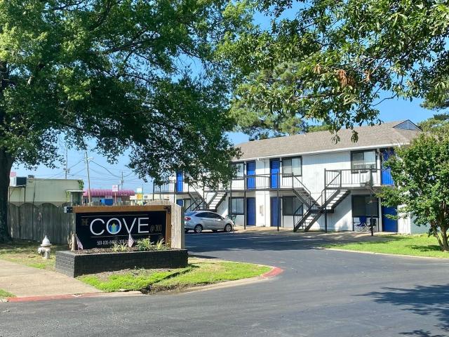 The Cove at 300 2 Bedroom Apartment for Rent at 300 Indianhead Cv, Sherwood, AR 72120