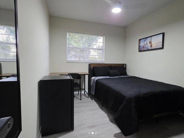 The Cozy Retreat_Private Furnished Room Near Unive