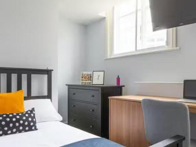 The Coach House En Suite 2