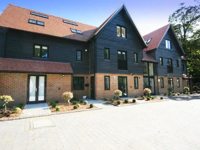The Coach House, Rickmansworth WD3, 2 bed flat to rent, £1,975 pcm | PrimeLocation