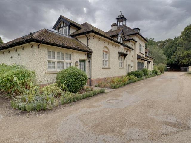 The Coach House, The Manor. 2 bed end of terrace house to rent £2,050 pcm £473 pw