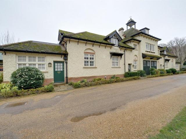 The Coach House, The Manor. 2 bed end of terrace house to rent £2,050 pcm £473 pw