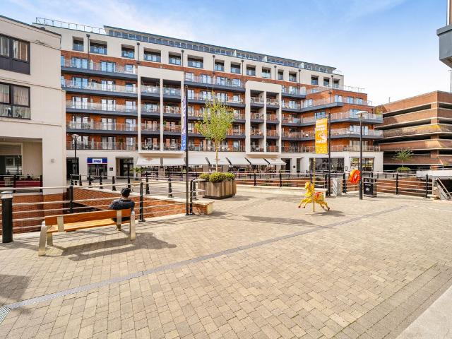 The Colonnade, Maidenhead SL6, 2 bed flat to rent, £1,950 pcm | PrimeLocation