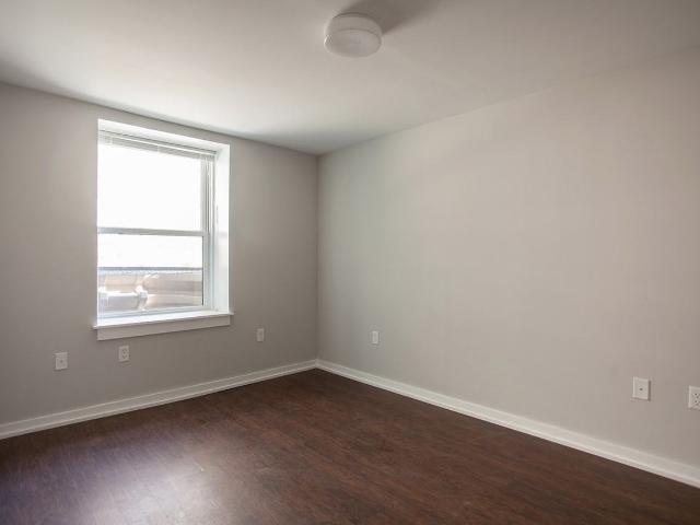 The Colonnades 1 Bedroom Apartment for Rent at 100 W Armour Blvd, Kansas City, MO 64111 Broadway Gillham