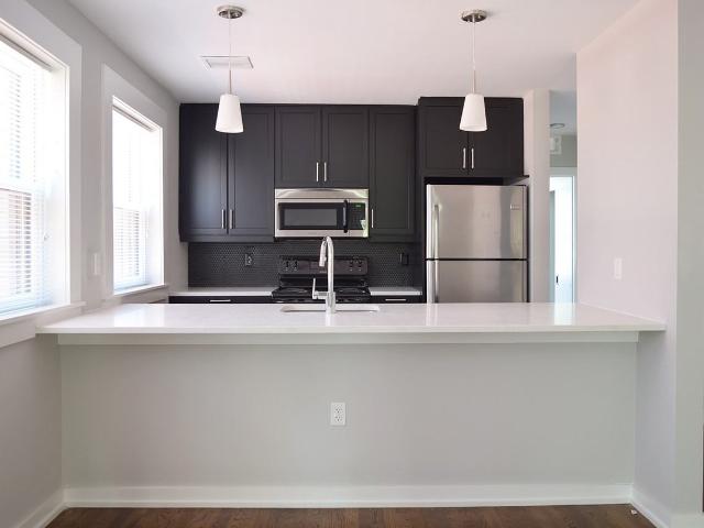 The Colonnades 1 Bedroom Apartment for Rent at 100 W Armour Blvd, Kansas City, MO 64111 Broadway Gillham