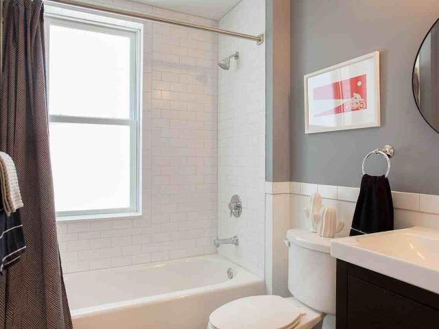 The Colonnades 2 Bedroom Apartment for Rent at 100 W Armour Blvd, Kansas City, MO 64111 Broadway Gillham