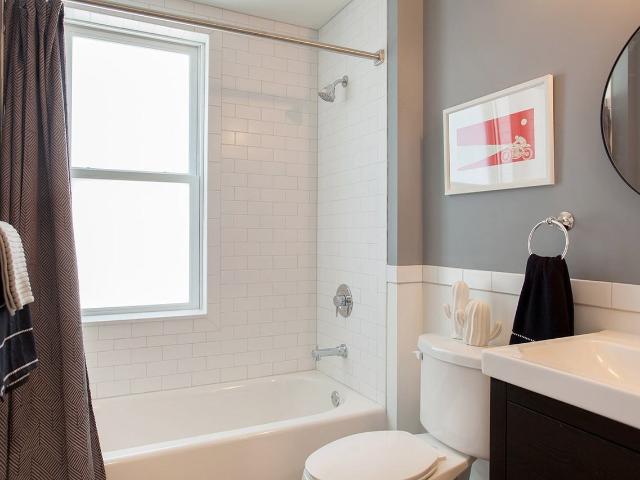 The Colonnades 2 Bedroom Apartment for Rent at 100 W Armour Blvd, Kansas City, MO 64111 Broadway Gillham