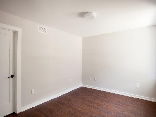 The Colonnades 2 Bedroom Apartment for Rent at 100 W Armour Blvd, Kansas City, MO 64111 Broadway Gillham