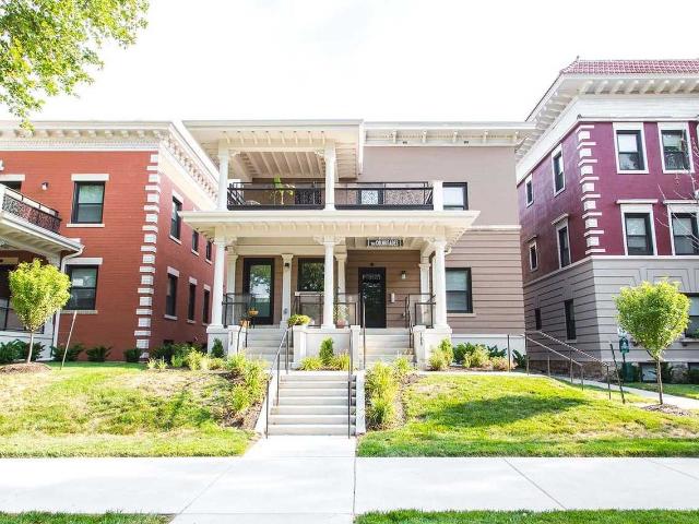 The Colonnades 3 Bedroom Apartment for Rent at 100 W Armour Blvd, Kansas City, MO 64111 Broadway Gillham