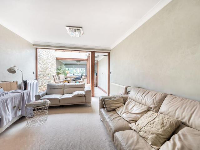 The Colonnades, Westbourne Grove. 2 bed flat to rent £3,300 pcm £762 pw