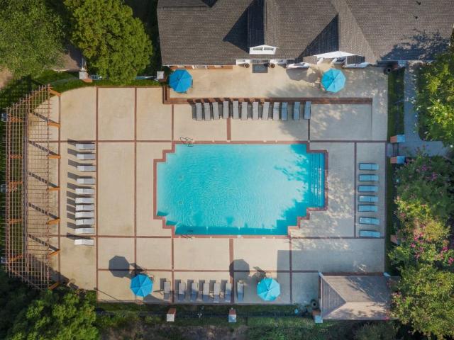 The Columns at Hiram 2 Bedroom Apartment for Rent at 6736 Bill Carruth Pkwy, Hiram, GA 30141
