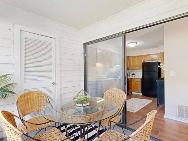 The Columns at Lake Ridge 2 Bedroom Apartment for Rent at 3900 Lake Ridge Ln, Dunwoody, GA 30338