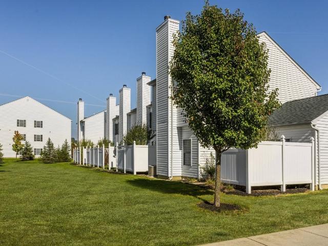 The Commons at Canal Winchester Apartments 3 Bedroom Apartment for Rent at 6300 Refugee Rd, Columbus, OH 43110 Brice