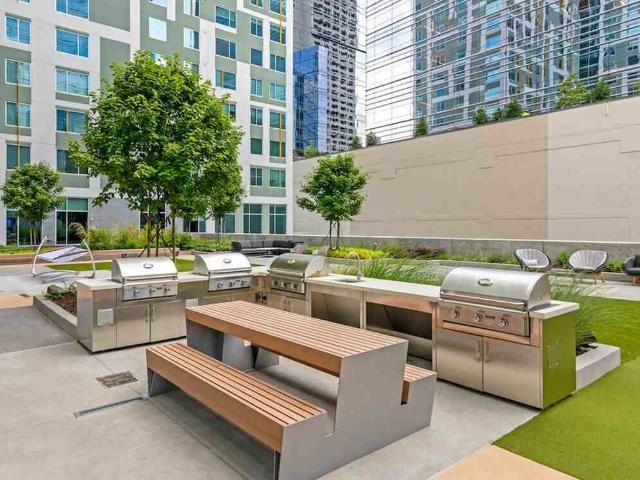 The Connector 4 Bedroom Apartment for Rent at 699 Spring St Nw, Atlanta, GA 30308 Midtown