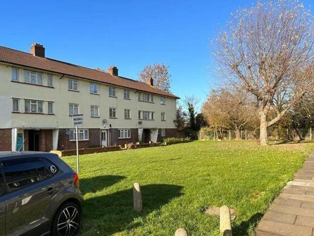 The Coppice, Uxbridge, 3 Bedroom Flat