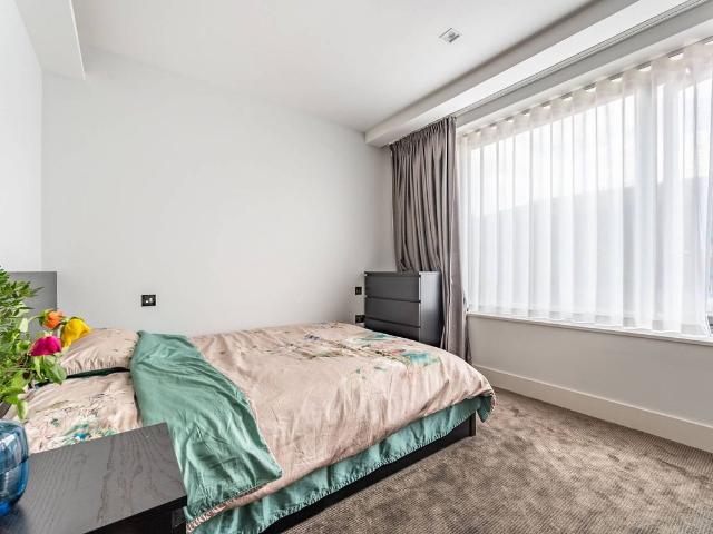 The Corniche, Albert Embankment, London SE1, 1 bed flat to rent, £3,000 pcm | PrimeLocation