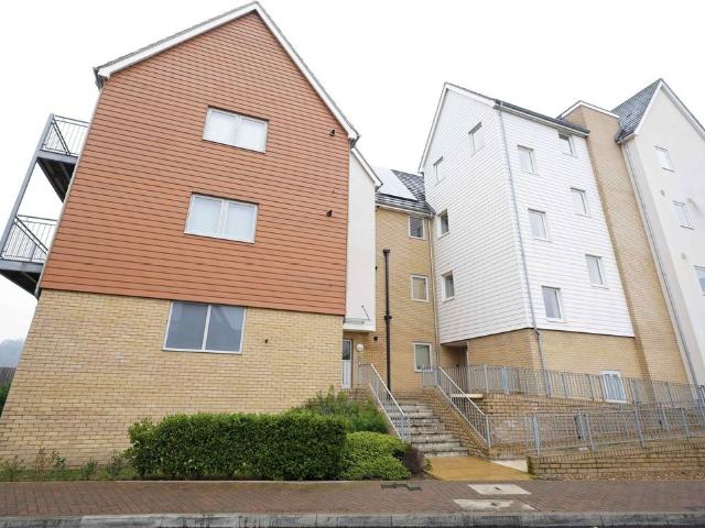 The Causeway, St. Marys Island ME4, 2 bed flat to rent, £1,425 pcm | PrimeLocation