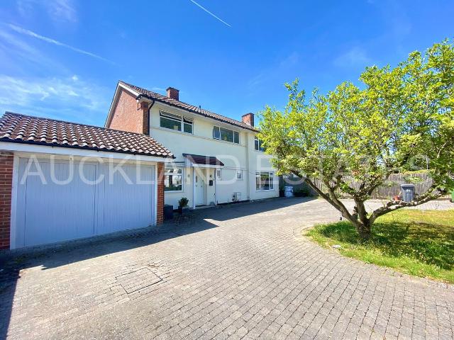 The Causeway, Potters Bar EN6, 5 bed detached house to rent, £3,350 pcm | PrimeLocation