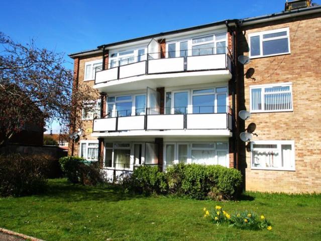 The Causeway, Worthing BN12, 2 bed flat to rent, £1,300 pcm | PrimeLocation