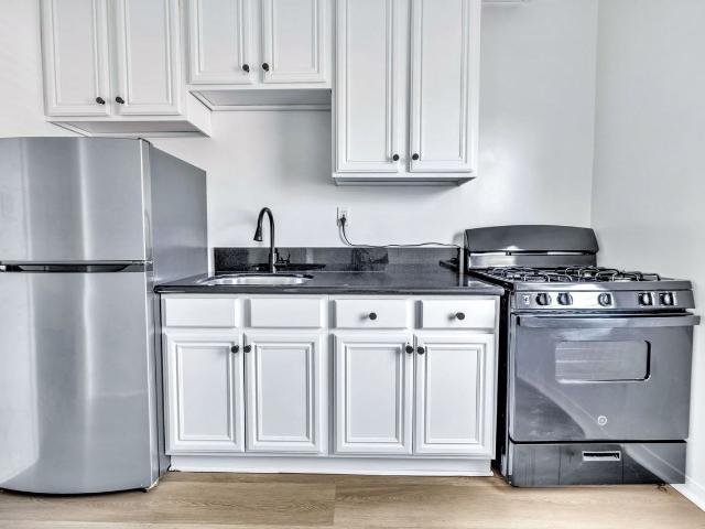 The Cadillac 1 Bedroom Apartment for Rent at 1212 E 3rd St, Long Beach, CA 90802 Bixby Park