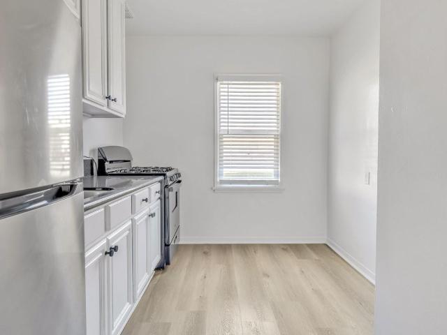 The Cadillac 1 Bedroom Apartment for Rent at 1212 E 3rd St, Long Beach, CA 90802 Bixby Park