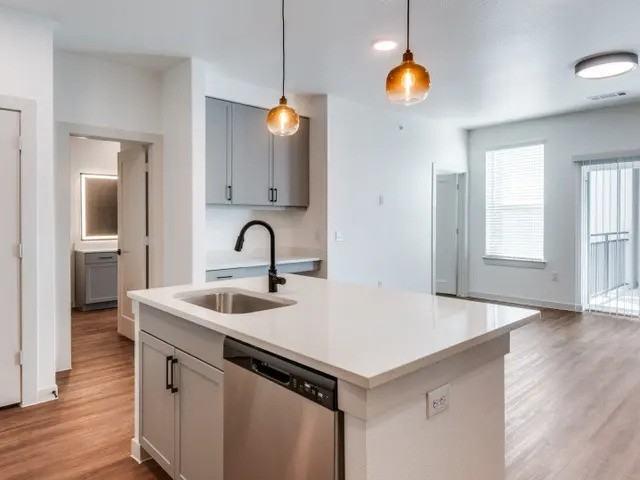 The Cambridge 1 Bedroom Apartment for Rent at 627 N Lancaster Ave, Dallas, TX 75203 Lake Cliff
