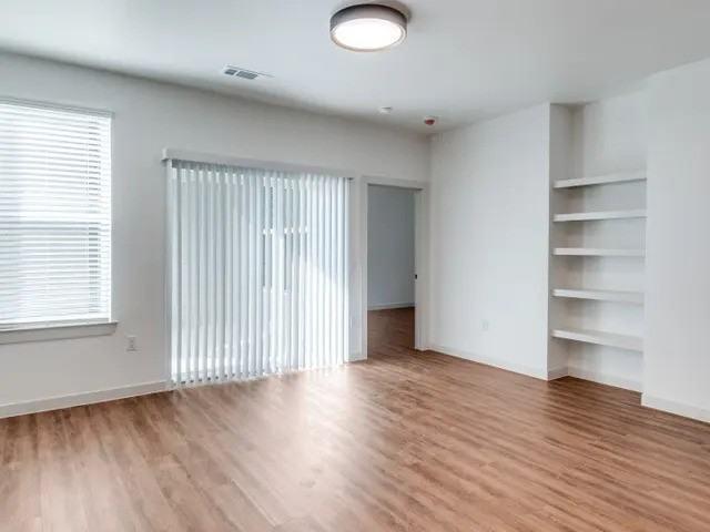 The Cambridge 1 Bedroom Apartment for Rent at 627 N Lancaster Ave, Dallas, TX 75203 Lake Cliff