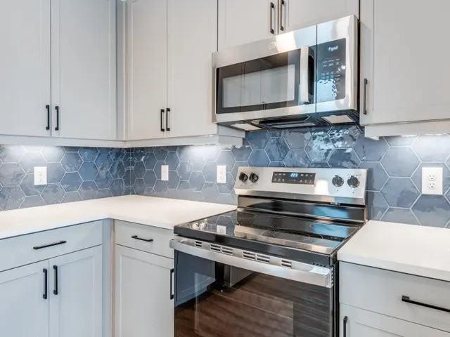 The Cambridge 2 Bedroom Apartment for Rent at 627 N Lancaster Ave, Dallas, TX 75203 Lake Cliff