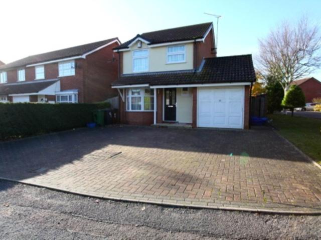 The Campions, Borehamwood WD6, 3 bed detached house to rent, £2,595 pcm | PrimeLocation