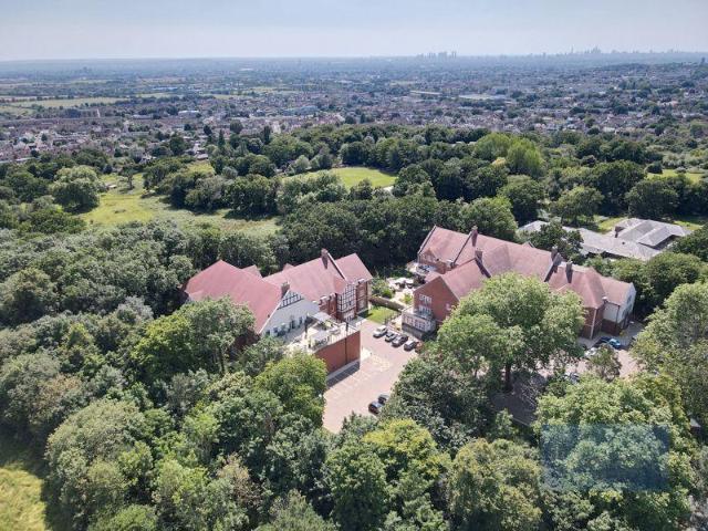 The Canopy, Lambourne Road, Chigwell IG7 2 bed apartment to rent £3,700 pcm £854 pw