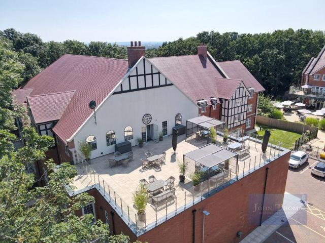 The Canopy, Lambourne Road, Chigwell IG7 2 bed apartment to rent £3,700 pcm £854 pw