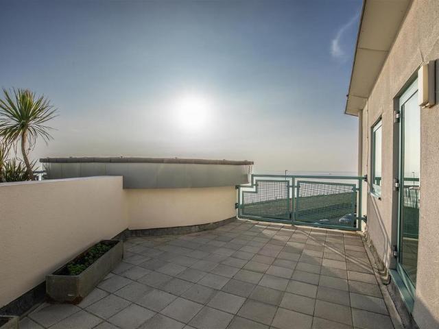 The Cape, Marine Drive, Rottingdean 3 bed flat to rent £2,500 pcm £577 pw