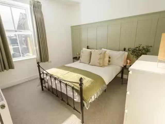 The Carlton House 2 Bed 1 Bath