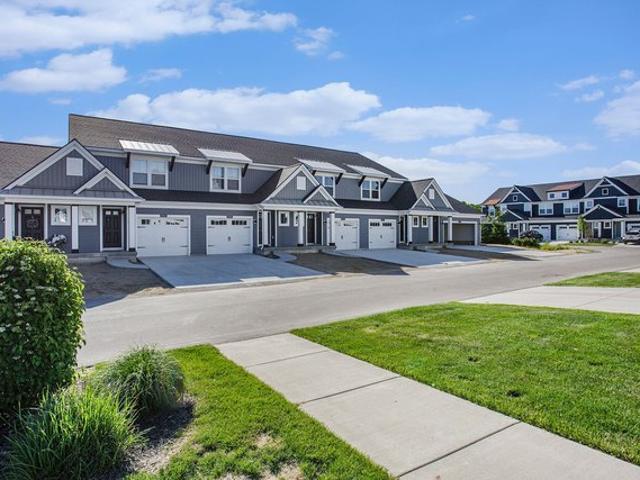 The Carter Townhome Plan Creekview Bluffs Community