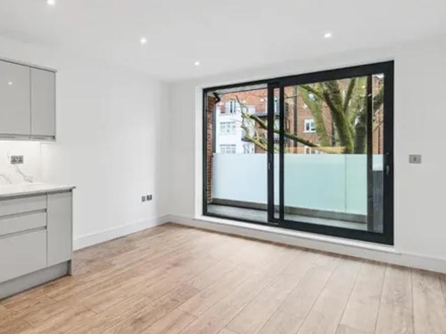 The Castle, South Street, London, TW7 7BH, United Kingdom | 3 bed house for rent #167885012 | Rentberry