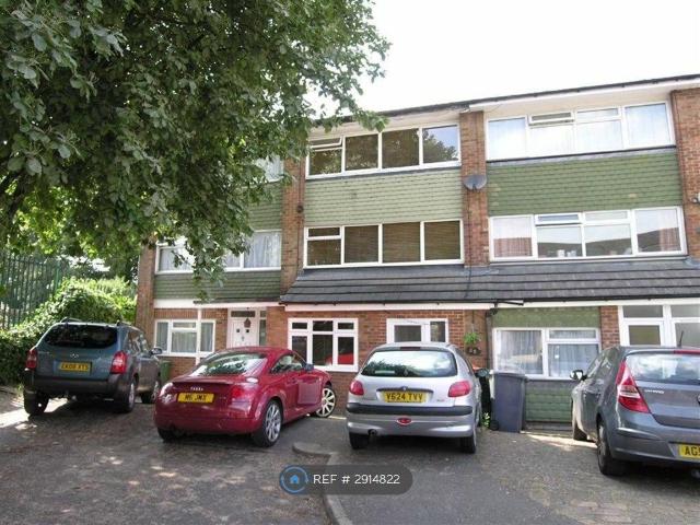 The Cedars, Dunstable LU6, 4 bed terraced house to rent, £1,800 pcm | PrimeLocation