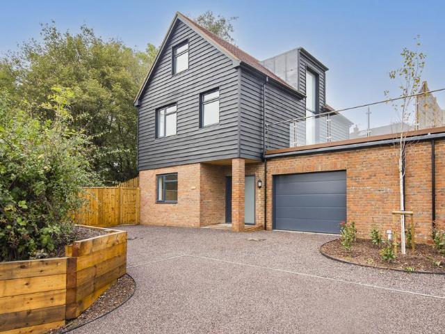 The Cedars, Five Ashes 3 bed link detached house to rent £2,495 pcm £576 pw