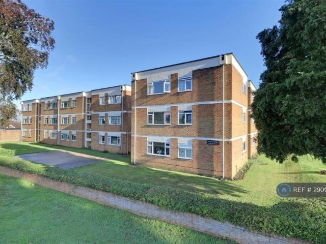 The Cedars, Gloucester, GL3 2 bed flat to rent £1,150 pcm £265 pw